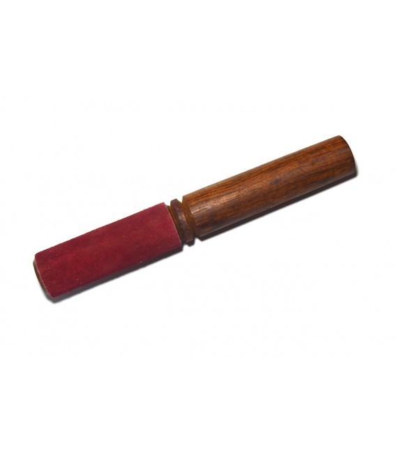 Bâton en peau de chamois pour bol tibétain.